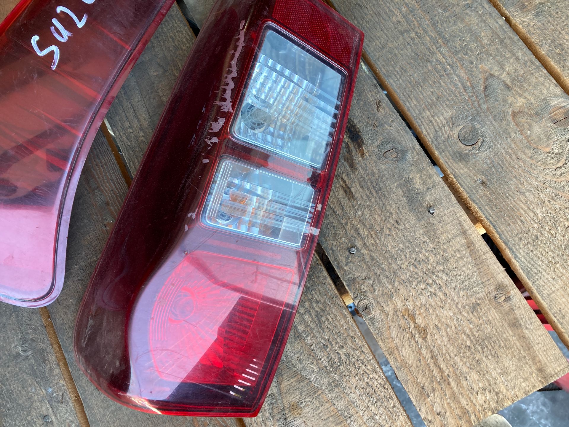 150671-ΦΑΝΑΡΙΑ-ΦΩΤΑ ΠΙΣΩ (ΑΡΙΣΤΕΡΟ-ΔΕΞΙ) ISUZU D-MAX, ΚΩΔ.ΑΝΤ: 220 ...