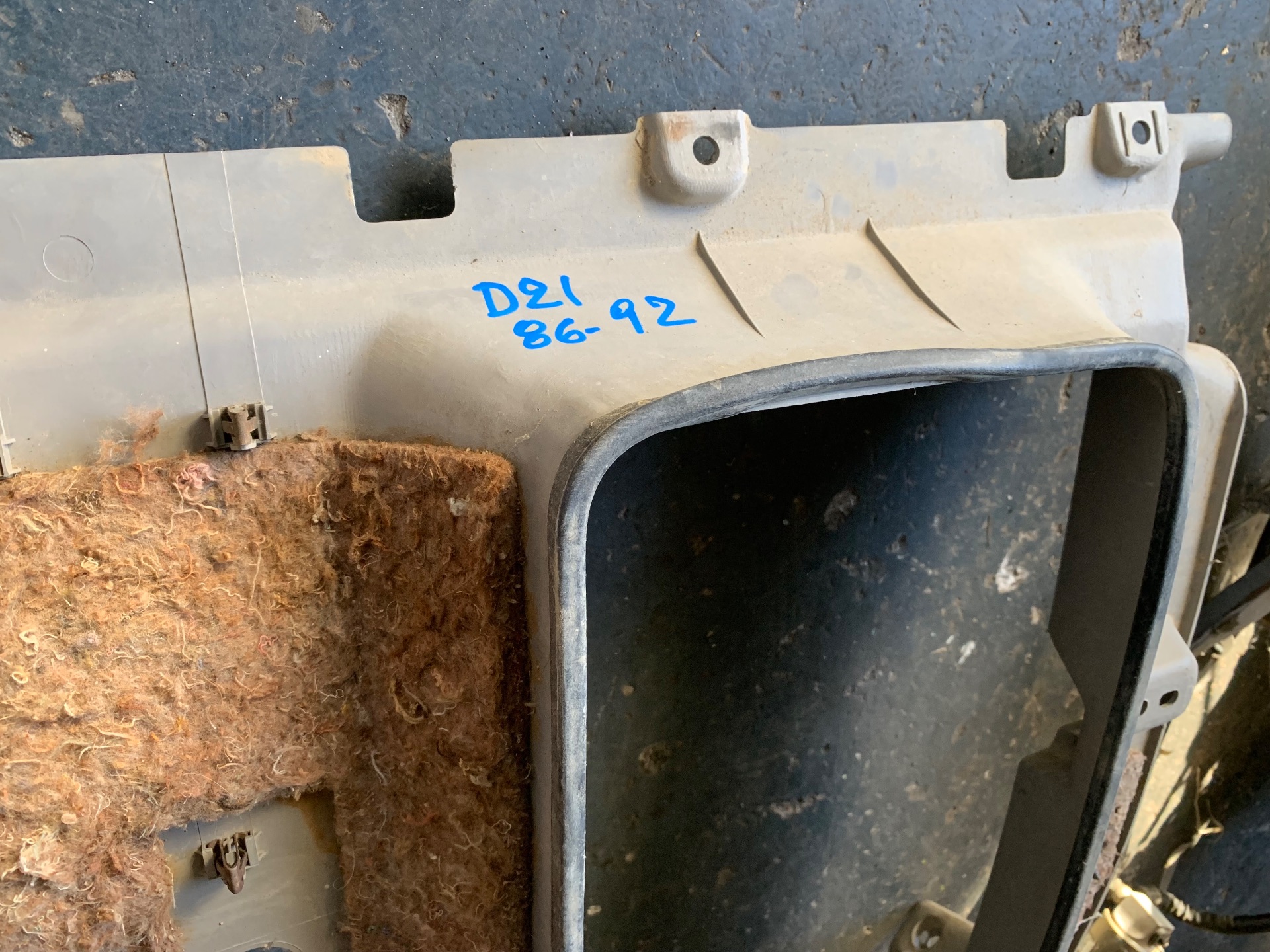 266559-NISSAN D21 86-92 4χ4/2χ4 ΤΑΠΕΤΣΑΡΙΕΣ ΠΙΣΩ ΔΕΞΙΑ ΚΑΙ ΠΙΣΩ ...