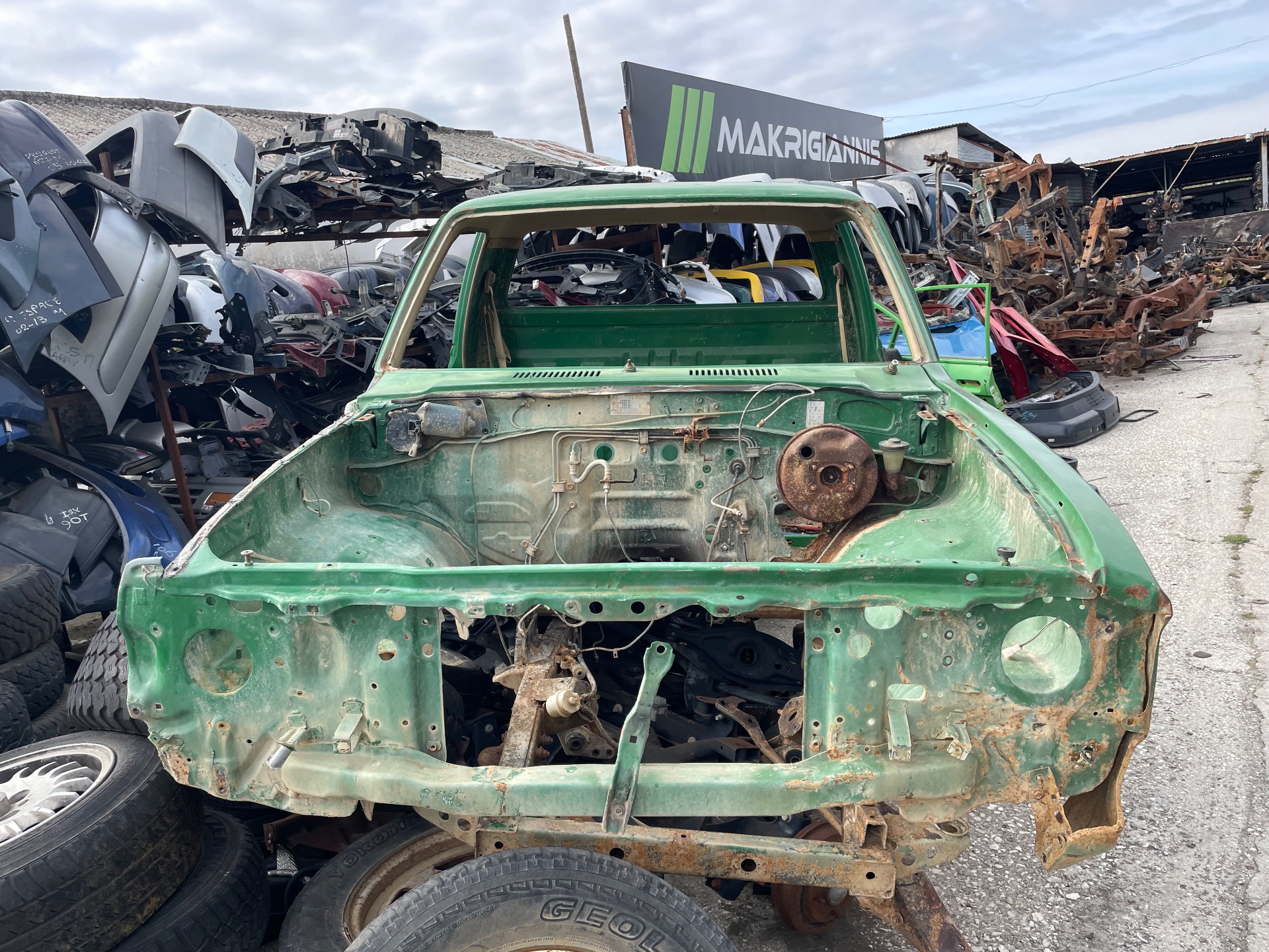 281124-TOYOTA HILUX RN40 77-83 2x4 ΚΑΜΠΙΝΑ ΓΥΜΝΗ - Αμάξωμα εσωτερικό ...